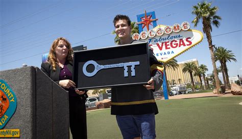 Jeopardy Star James Holzhauer Given Key To Las Vegas Strip Tv