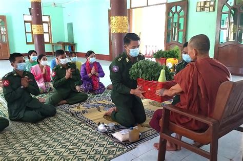 လှိုင်းဘွဲမြို့နယ် ကော့လှိုင်းကျေးရွာဘုန်းတော်ကြီးကျောင်းတွင် ဆွမ်းဆန်၊ဆီနှင့်လှူဖွယ်ပစ္စည်းများ