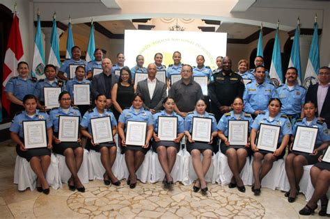 La Directora De Didadpol Recibe Reconocimiento En El Día Internacional