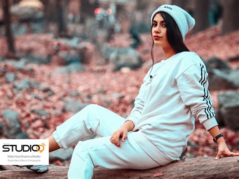 ژست عکاسی دخترانهجذابترین ژست های عکاسی دخترانه 2024