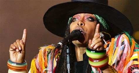 Beyoncé Slammed For ‘copying Erykah Badu With Album Cover As Star