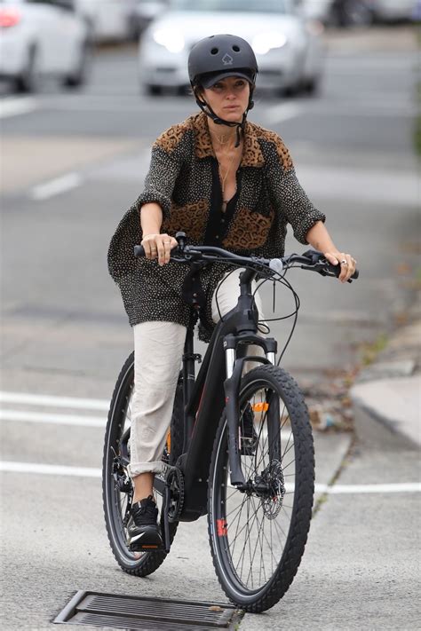Elsa Pataky Bike Ride Sydney 03032021 • Celebmafia