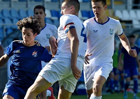 Ljubo Puljić Mladić čija Je Obitelj Sa G Brštanika Ide U Bayern Za 2