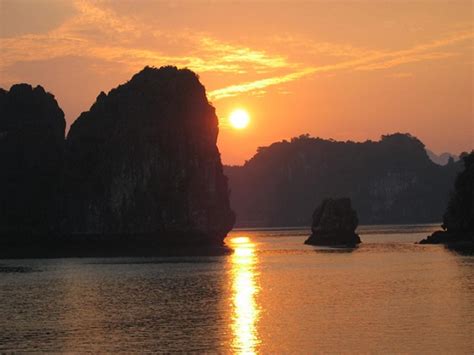 Halong Bays Incredible Sunsets A Must For Travellers
