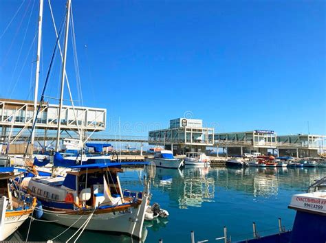 Porto Velho De Limassol Com Restaurantes E Os Iate Modernos Chipre