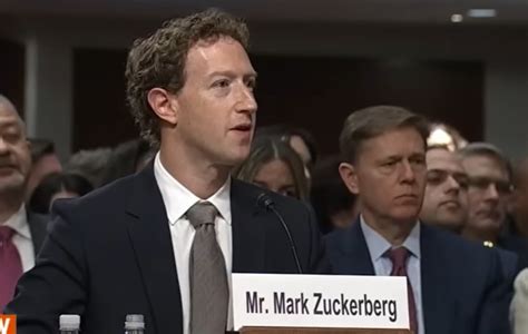 Mark Zuckerberg Ramal Smartphone Bakal Tergantikan Kacamata Pintar Pada