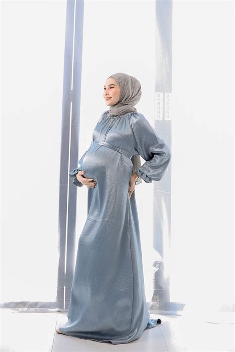 Pin oleh Feda Tantrakul di Pregnancy | Gaya ibu hamil, Model pakaian, Betina