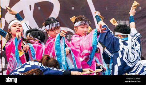 Panoramaaufnahme Von Drei Japanischen Jungen Yosakoi Tänzerinnen Im