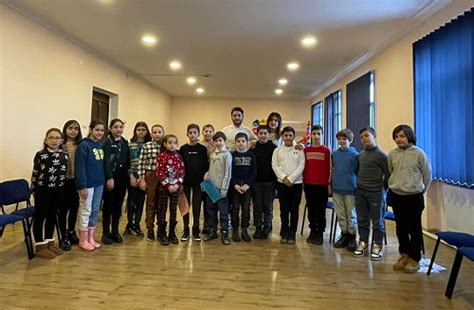 ქუთაისის N12 სკოლის მე 4 კლასის მოსწავლეებმა წიგნის საჯაროდ კითხვის დღესთან დაკავშირებით