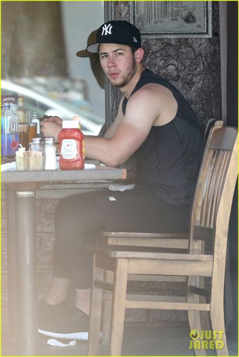Photo Nick Jonas Bares Buff Biceps Farmers Tan After A Workout 03