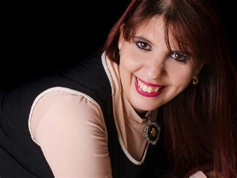 Daniela Pasqual Fala Sobre Trabalho Com Astrologia E Reiki É Uma área