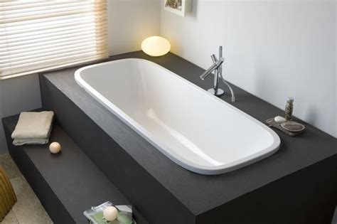 badewanne auf podest mit stufen vor dem fenster in bad 1... | Final ...