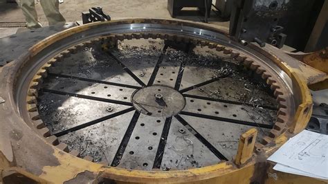 Caterpillar 140m Grader Circle Repairing With Welding And Vtl Machining Motor Mission Machine