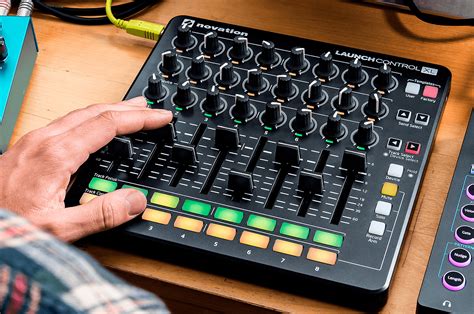 Launch Control XL Novation - Controlador - World Music