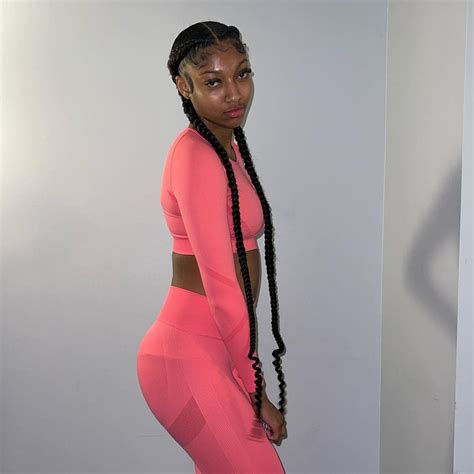 Lsu Star Angel Reese Has A Strong Selfie Game Bootymotiontv