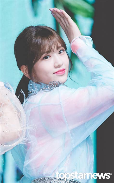 HD포토 아이즈원 IZ ONE 안유진 위즈원 심쿵 눈맞춤 비올레타 최규석 기자 톱스타뉴스