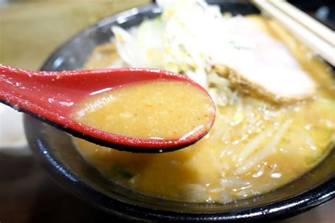 “野菜マシの甘み”も見事に再現。池袋「麺処 花田」の濃厚辛味噌ラーメンをガチ食べ比べ！ 価格comマガジン