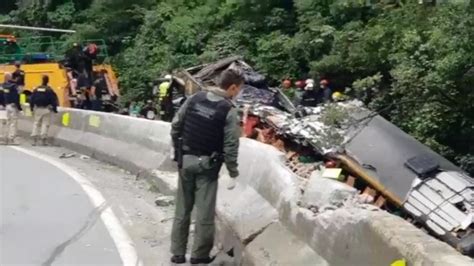 Acidente Com ônibus Na Br 376 Deixa 19 Mortos Em Guaratuba Paraná