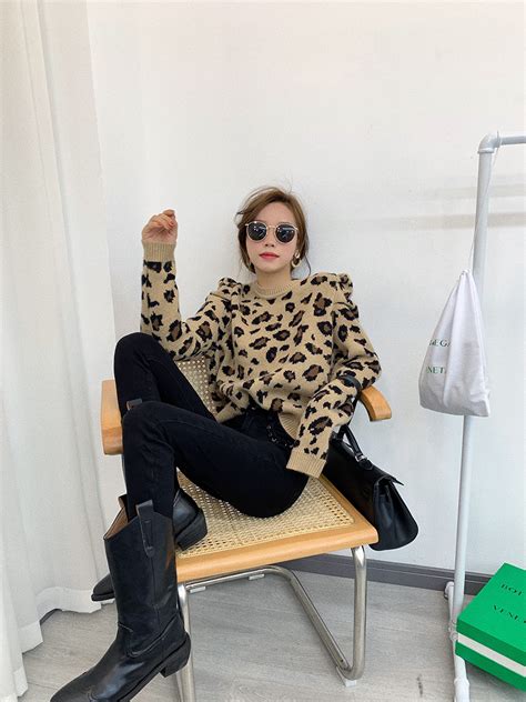 Spring And Autumn New Korean Style Long Sleeved Round Neck Leopard Sweater Women Loose And