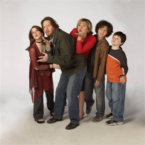 Grounded For Life Cast Season 3 Grounded For Life Photo 38514335 Fanpop