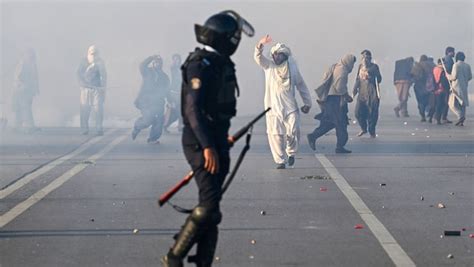 ‘fight Till Last Ball And Dont Retreat Imran Khan Calls More