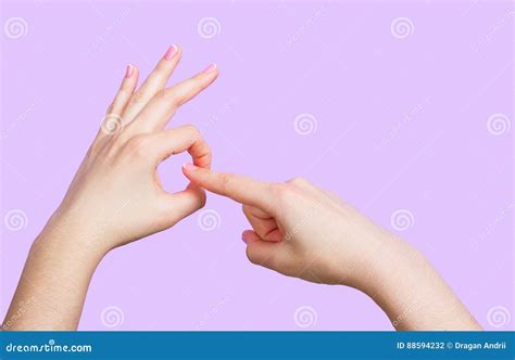Mano De La Muchacha Que Hace Gesto Del Sexo Foto De Archivo Imagen De