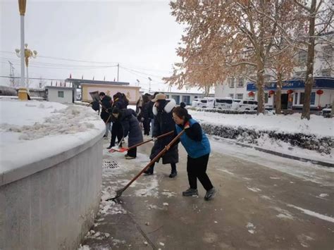 立即行动！房山姐妹齐上阵 扫雪除冰暖人心澎湃号·政务澎湃新闻 The Paper