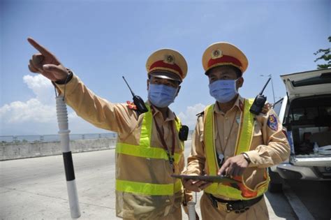CSGT sẽ sử dụng mô tô tuần tra xử lý người quay đầu xe rẽ nhằm