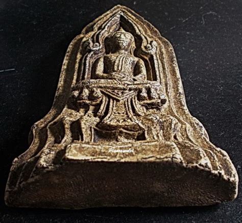 พระลึกลับ พระโคนสมอ ปางสมาธิฐานผ้าทิพย์ เนื้อผงเก่า