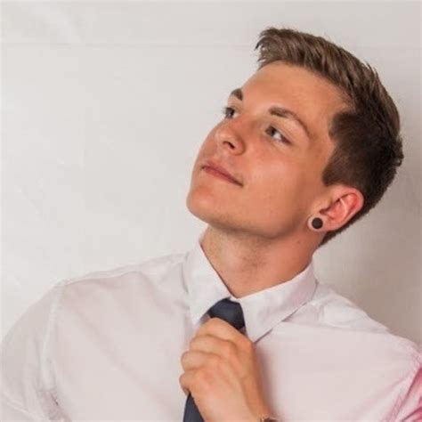 Alexander Buchmann Mediengestallter Smile X Fitness Xing