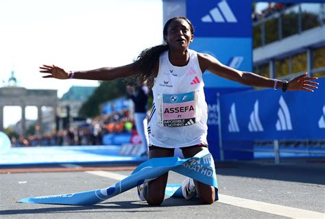 Tigst Assefa Smashes Womens Marathon World Record In Berlin