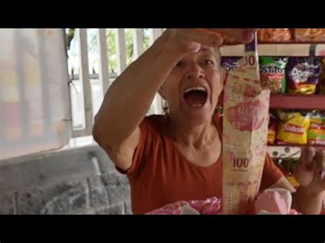 Millonario Da Pastel Lleno De Mucho Dinero A Viejita Y Lo Que Ella Hizo