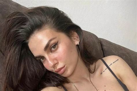 Beatrix Ramosaj del pa grim fytyra e saj e bukur merr vëmendjen Ora Info