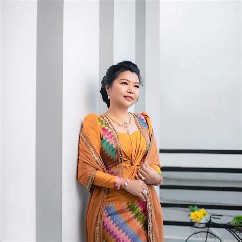 ခေတ်သစ်မေ ရိုးရာကချင်ထည်ရောင်းဝယ်ရေး On Reels Facebook