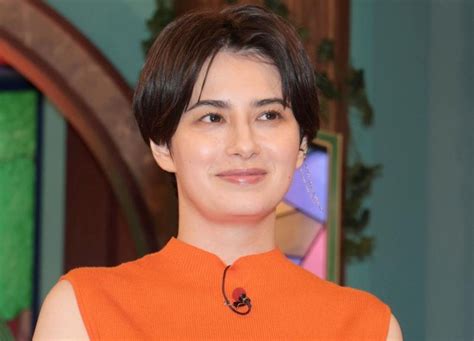 金髪のホラン千秋が感動の再会を報告「すごい楽しいそう」「本当に泣ける」「1枚目相撲とってるだろw」の声｜よろず〜ニュース