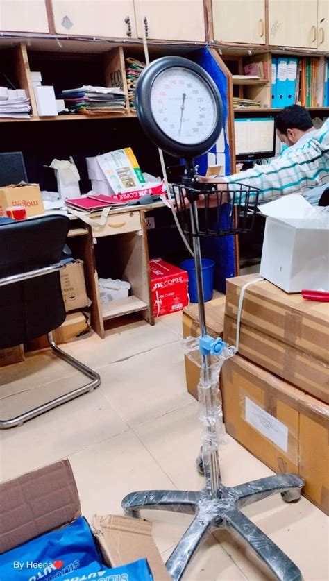 0 300mHg Manual MCP Clock Type BP Monitor With Stand For Hospital 0 03 Pressure At 2500