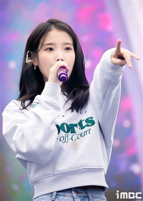 [움짤] 아이유 일요일에 만난 지금