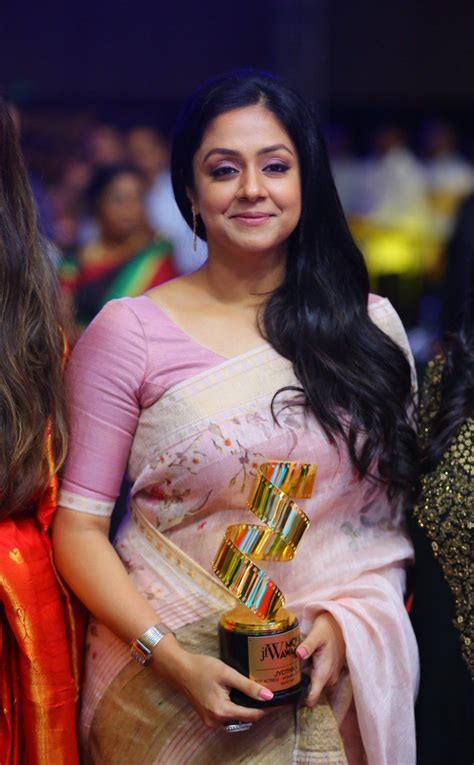 Jyothika Hot With Vikram