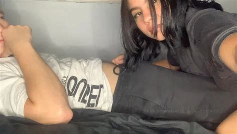 Nette Teen Freundin Hat Leidenschaftlichen Küss Sex Mit Ihrem Freund