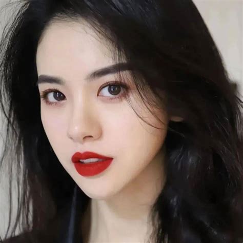 很多女孩入手的第一支口红就是它 什么 色彩 气色