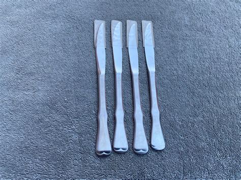 Oneida Patrick Henry Community Stainless Steel Flatware 4 Solid Handle Steak Knives 8 5