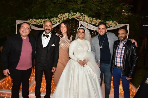 أشرف عبد الباقى ونجوم مسرح مصر في حفل زفاف زميلهم محمد توب اليوم السابع
