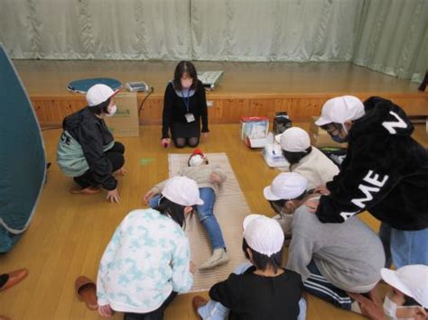 小学生が避難所施設見学に来館西部地区公民館飯豊町 中部白椿東部西部中津川地区公民館 公式サイト