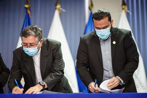 Firma Convenio Medicina UNICAES