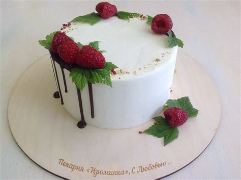 Декор торта с малиной 80 фото