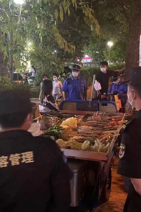 摸排调查、依法查处，宝山城管整治夜间设摊占道现象