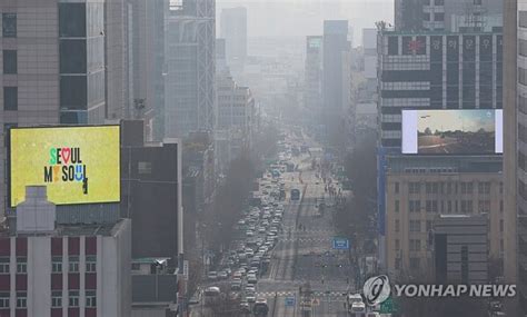 올해 첫 황사에전국 곳곳 뿌연 하늘·미세먼지 최악