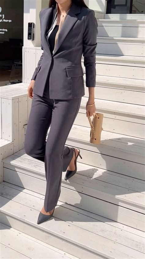 Timelady🌸 시크한 커리어 우먼을 만들어주는 모던한 자켓and슬랙스 세트 Instagram
