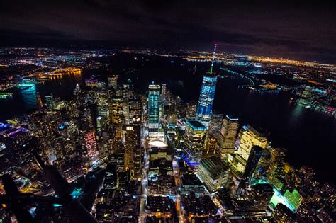 1 세계 무역 센터 맨하탄 트라이베카에 헬기에서 찍은 야간 조감도 0명에 대한 스톡 사진 및 기타 이미지 0명 거리 건물 외관 Istock