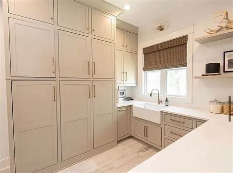 Benjamin Moore Tyler Gray Greenwich Gate Cw 50